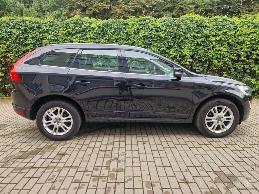 Black Volvo XC60 2014 in Vilnius, with an engine capacity of 1.98 L and mileage of 260 thousand km for 11950 €, photo 5 on AUTOMOTO.COM.LV
