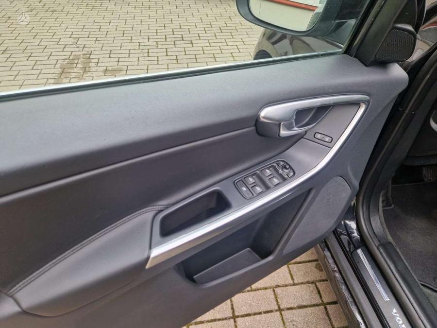 Black Volvo XC60 2014 in Vilnius, with an engine capacity of 1.98 L and mileage of 260 thousand km for 11950 €, photo 12 on AUTOMOTO.COM.LV