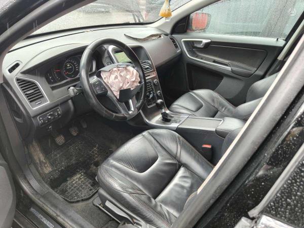 Black Volvo XC60 2014 in Vilnius, with an engine capacity of 2.40 L and mileage of 321 thousand km for 3800 €, photo 2 on AUTOMOTO.COM.LV