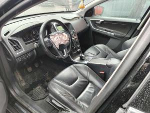 Black Volvo XC60 2014 in Vilnius, with an engine capacity of 2.40 L and mileage of 321 thousand km for 3800 €, photo 3 on AUTOMOTO.COM.LV