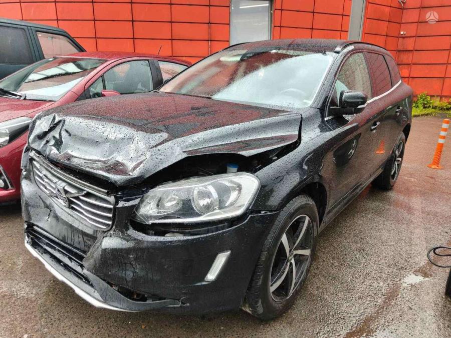 Black Volvo XC60 2014 in Vilnius, with an engine capacity of 2.40 L and mileage of 321 thousand km for 3800 €, photo 4 on AUTOMOTO.COM.LV