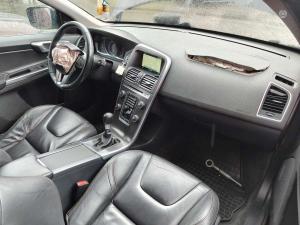 Black Volvo XC60 2014 in Vilnius, with an engine capacity of 2.40 L and mileage of 321 thousand km for 3800 €, photo 6 on AUTOMOTO.COM.LV