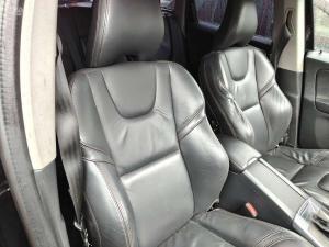 Black Volvo XC60 2014 in Vilnius, with an engine capacity of 2.40 L and mileage of 321 thousand km for 3800 €, photo 8 on AUTOMOTO.COM.LV