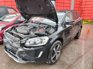 Black Volvo XC60 2014 in Vilnius, with an engine capacity of 2.40 L and mileage of 321 thousand km for 3800 €, photo 9 on AUTOMOTO.COM.LV