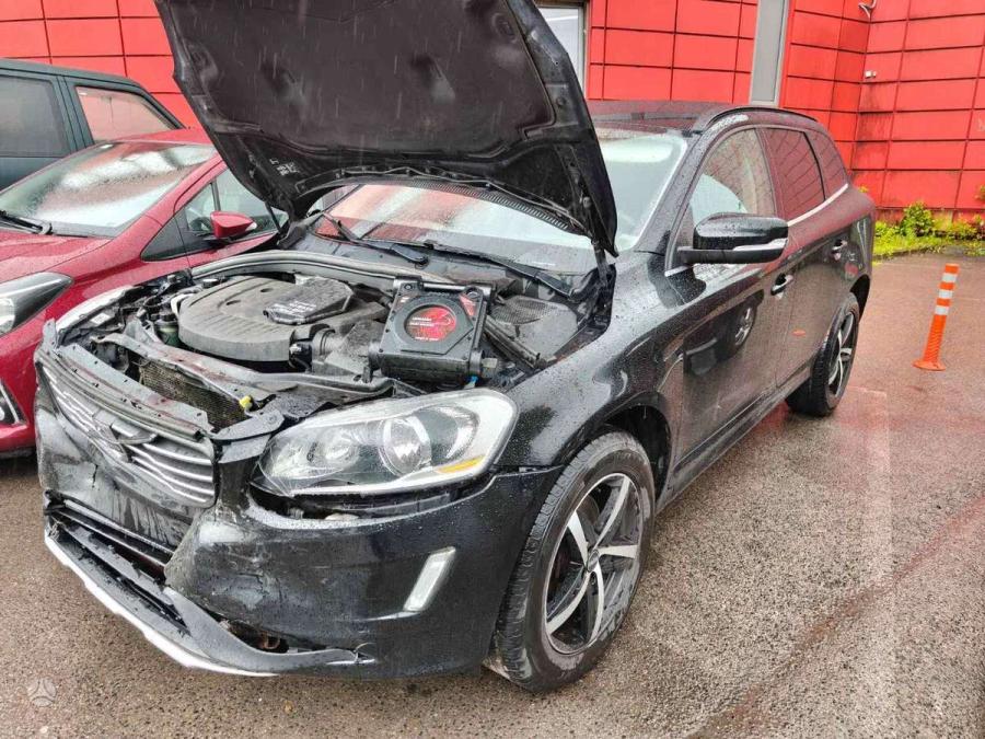 Black Volvo XC60 2014 in Vilnius, with an engine capacity of 2.40 L and mileage of 321 thousand km for 3800 €, photo 9 on AUTOMOTO.COM.LV