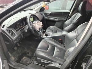 Black Volvo XC60 2014 in Vilnius, with an engine capacity of 2.40 L and mileage of 321 thousand km for 3800 €, photo 16 on AUTOMOTO.COM.LV