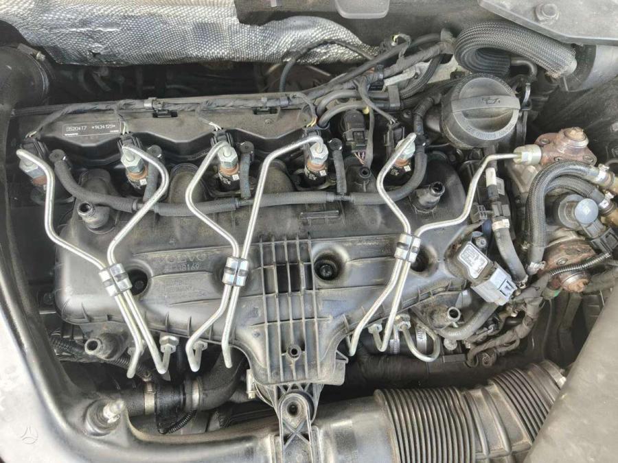 Black Volvo XC60 2014 in Vilnius, with an engine capacity of 2.40 L and mileage of 321 thousand km for 3800 €, photo 26 on AUTOMOTO.COM.LV