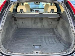 Melns Volvo XC60 2014 Utena, ar dzinēja tilpumu 2.40 L un nobraukumu 278 tūkst. km par 13950 €, foto 40 vietnē AUTOMOTO.COM.LV