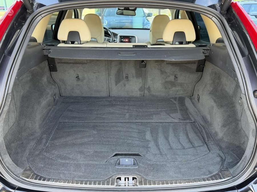 Melns Volvo XC60 2014 Utena, ar dzinēja tilpumu 2.40 L un nobraukumu 278 tūkst. km par 13950 €, foto 40 vietnē AUTOMOTO.COM.LV