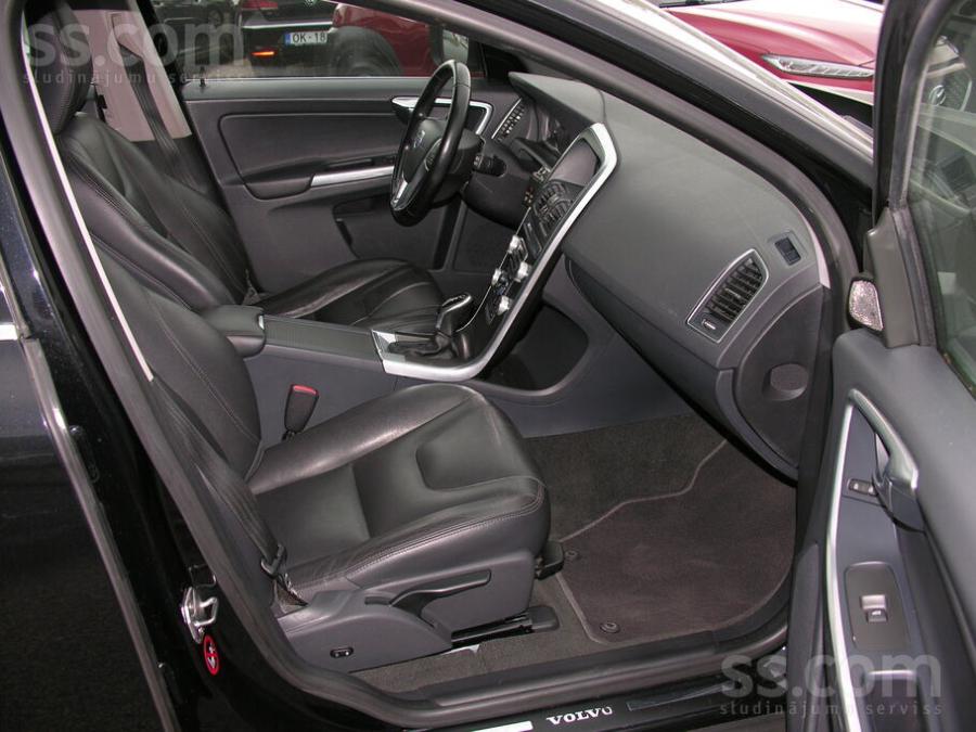 Black Volvo XC60 2014 in Riga, with an engine capacity of 2.00 L and mileage of 220 thousand km for 10990 €, photo 7 on AUTOMOTO.COM.LV
