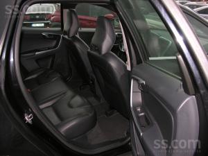 Black Volvo XC60 2014 in Riga, with an engine capacity of 2.00 L and mileage of 220 thousand km for 10990 €, photo 8 on AUTOMOTO.COM.LV