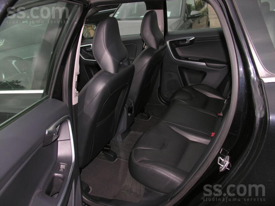 Black Volvo XC60 2014 in Riga, with an engine capacity of 2.00 L and mileage of 220 thousand km for 10990 €, photo 9 on AUTOMOTO.COM.LV