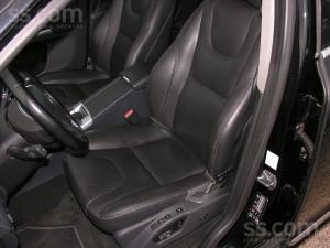 Black Volvo XC60 2014 in Riga, with an engine capacity of 2.00 L and mileage of 220 thousand km for 10990 €, photo 11 on AUTOMOTO.COM.LV