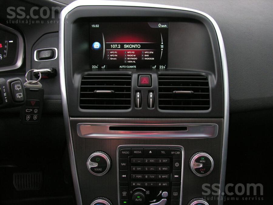 Black Volvo XC60 2014 in Riga, with an engine capacity of 2.00 L and mileage of 220 thousand km for 10990 €, photo 13 on AUTOMOTO.COM.LV