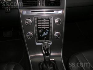 Black Volvo XC60 2014 in Riga, with an engine capacity of 2.00 L and mileage of 220 thousand km for 10990 €, photo 14 on AUTOMOTO.COM.LV