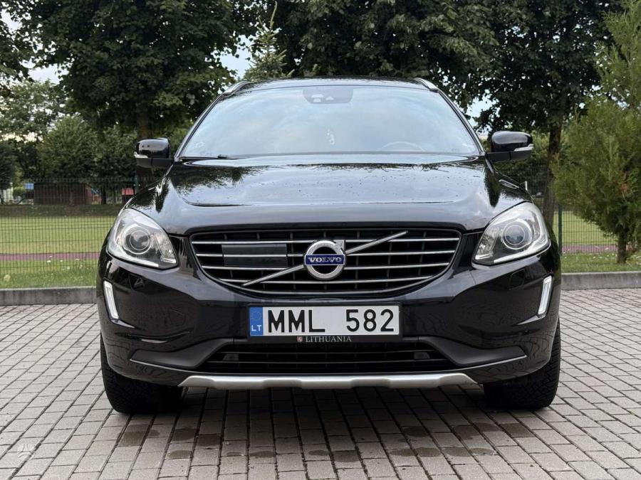 Black Volvo XC60 2014 in Mazeikiai, with an engine capacity of 2.40 L and mileage of 255 thousand km for 16700 €, photo 3 on AUTOMOTO.COM.LV