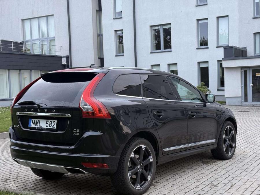 Black Volvo XC60 2014 in Mazeikiai, with an engine capacity of 2.40 L and mileage of 255 thousand km for 16700 €, photo 6 on AUTOMOTO.COM.LV