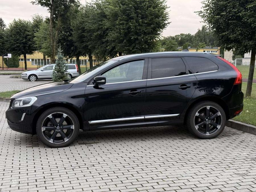 Black Volvo XC60 2014 in Mazeikiai, with an engine capacity of 2.40 L and mileage of 255 thousand km for 16700 €, photo 7 on AUTOMOTO.COM.LV