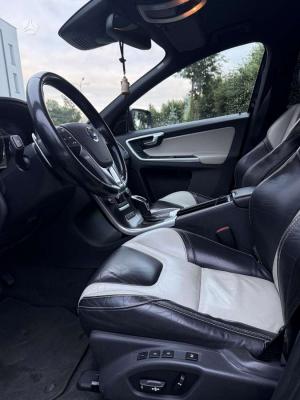 Black Volvo XC60 2014 in Mazeikiai, with an engine capacity of 2.40 L and mileage of 255 thousand km for 16700 €, photo 10 on AUTOMOTO.COM.LV