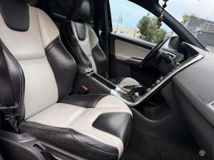 Black Volvo XC60 2014 in Mazeikiai, with an engine capacity of 2.40 L and mileage of 255 thousand km for 16700 €, photo 15 on AUTOMOTO.COM.LV