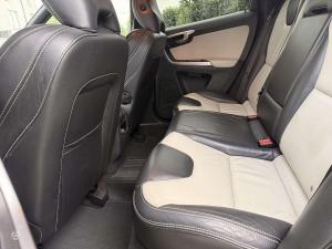 Black Volvo XC60 2014 in Mazeikiai, with an engine capacity of 2.40 L and mileage of 255 thousand km for 16700 €, photo 18 on AUTOMOTO.COM.LV