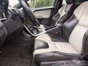 Black Volvo XC60 2014 in Mazeikiai, with an engine capacity of 2.40 L and mileage of 255 thousand km for 16700 €, photo 19 on AUTOMOTO.COM.LV