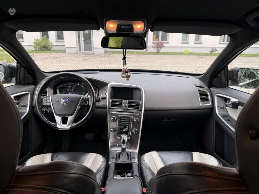 Black Volvo XC60 2014 in Mazeikiai, with an engine capacity of 2.40 L and mileage of 255 thousand km for 16700 €, photo 21 on AUTOMOTO.COM.LV