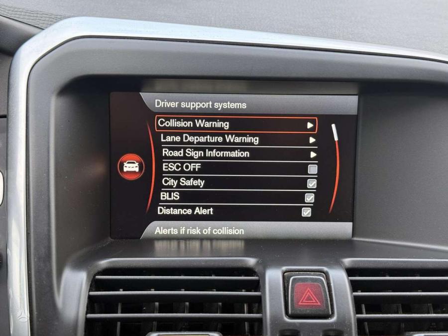 Black Volvo XC60 2014 in Mazeikiai, with an engine capacity of 2.40 L and mileage of 255 thousand km for 16700 €, photo 24 on AUTOMOTO.COM.LV