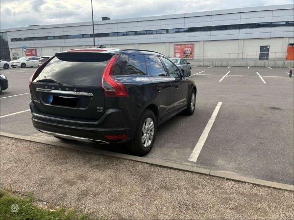 Black Volvo XC60 2014 in Vilnius, with an engine capacity of 2.40 L and mileage of 330 thousand km for 8999 €, photo 4 on AUTOMOTO.COM.LV
