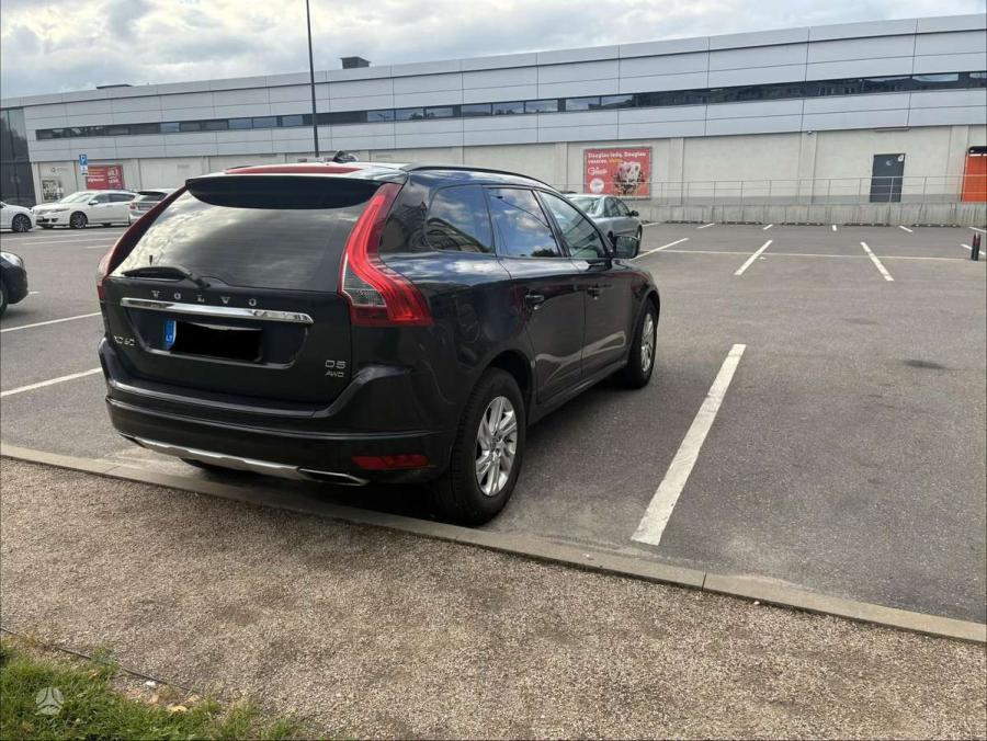 Melns Volvo XC60 2014 Viļņa, ar dzinēja tilpumu 2.40 L un nobraukumu 330 tūkst. km par 8999 €, foto 5 vietnē AUTOMOTO.COM.LV