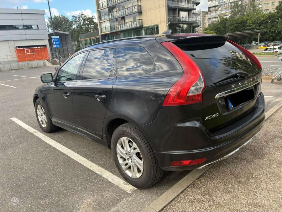 Melns Volvo XC60 2014 Viļņa, ar dzinēja tilpumu 2.40 L un nobraukumu 330 tūkst. km par 8999 €, foto 6 vietnē AUTOMOTO.COM.LV