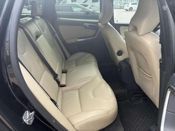 Black Volvo XC60 2014 in Vilnius, with an engine capacity of 2.40 L and mileage of 330 thousand km for 8999 €, photo 6 on AUTOMOTO.COM.LV