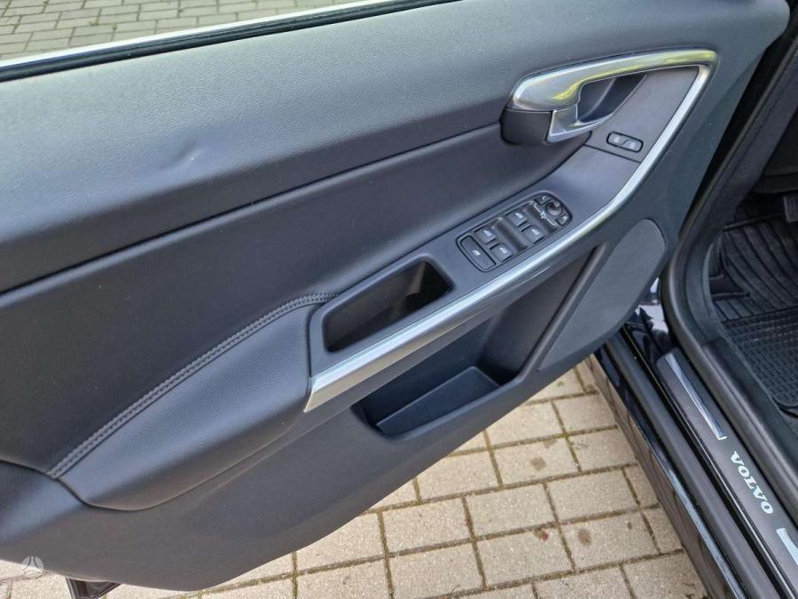 Melns Volvo XC60 2014 Viļņa, ar dzinēja tilpumu 1.98 L un nobraukumu 177 tūkst. km par 12650 €, foto 14 vietnē AUTOMOTO.COM.LV