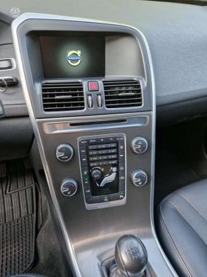 Melns Volvo XC60 2014 Viļņa, ar dzinēja tilpumu 1.98 L un nobraukumu 177 tūkst. km par 12650 €, foto 18 vietnē AUTOMOTO.COM.LV