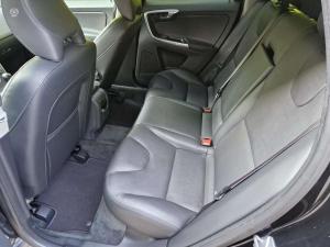 Melns Volvo XC60 2014 Viļņa, ar dzinēja tilpumu 1.98 L un nobraukumu 177 tūkst. km par 12650 €, foto 25 vietnē AUTOMOTO.COM.LV