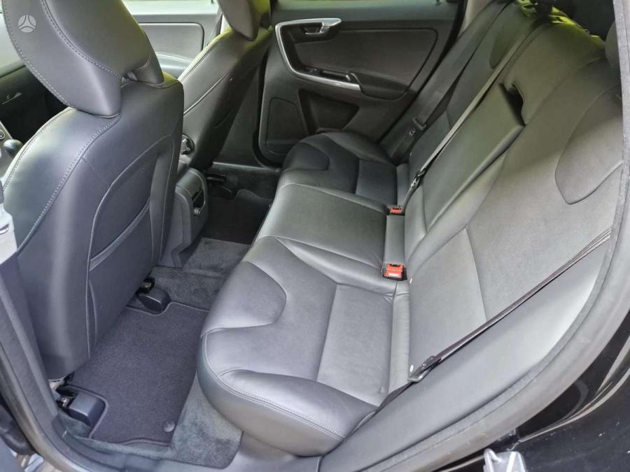 Melns Volvo XC60 2014 Viļņa, ar dzinēja tilpumu 1.98 L un nobraukumu 177 tūkst. km par 12650 €, foto 25 vietnē AUTOMOTO.COM.LV