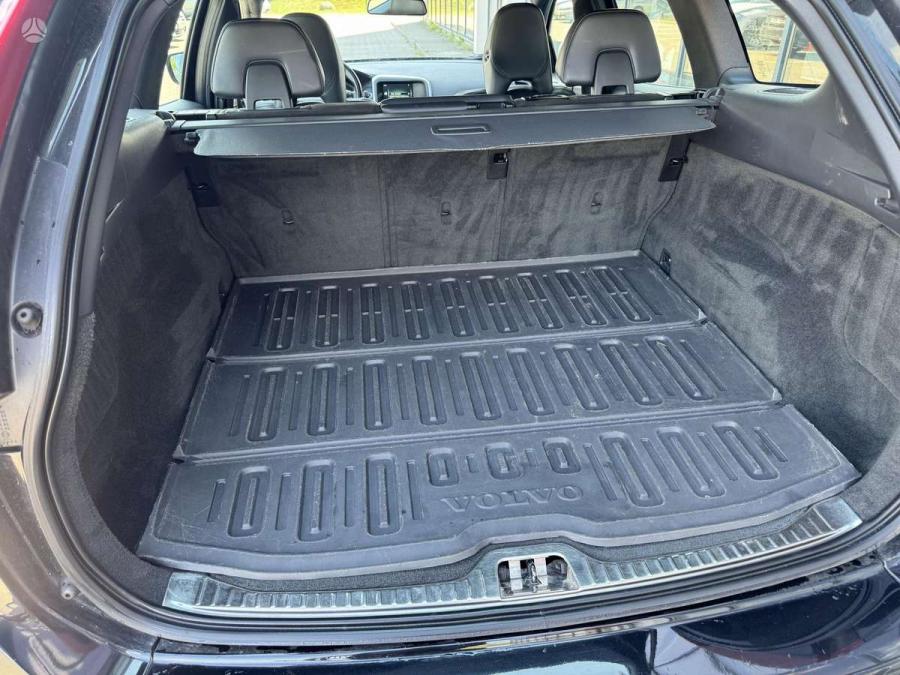 Black Volvo XC60 2014 in Vilnius, with an engine capacity of 2.00 L and mileage of 177 thousand km for 10650 €, photo 16 on AUTOMOTO.COM.LV