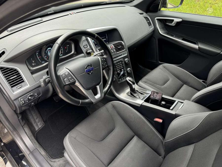 Black Volvo XC60 2014 in Alytus, with an engine capacity of 2.00 L and mileage of 191 thousand km for 10950 €, photo 8 on AUTOMOTO.COM.LV