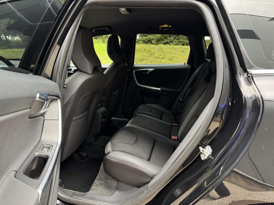 Black Volvo XC60 2014 in Alytus, with an engine capacity of 2.00 L and mileage of 191 thousand km for 10950 €, photo 11 on AUTOMOTO.COM.LV