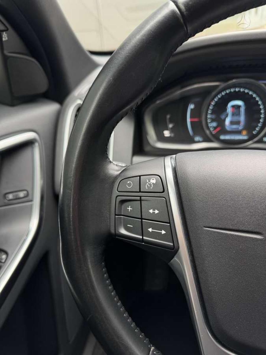 Black Volvo XC60 2014 in Alytus, with an engine capacity of 2.00 L and mileage of 191 thousand km for 10950 €, photo 22 on AUTOMOTO.COM.LV