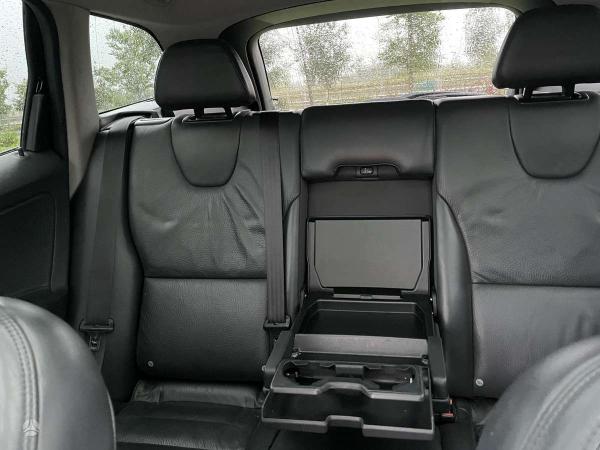 Melns Volvo XC60 2014 Viļņa, ar dzinēja tilpumu 2.95 L un nobraukumu 263 tūkst. km par 8950 €, foto 9 vietnē AUTOMOTO.COM.LV