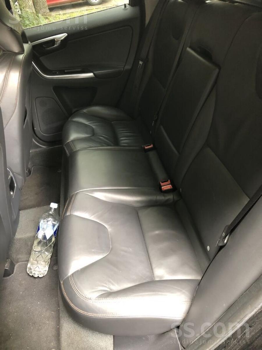 Black Volvo XC60 2014 in Riga, with an engine capacity of 2.00 L and mileage of 213 thousand km for 9600 €, photo 11 on AUTOMOTO.COM.LV