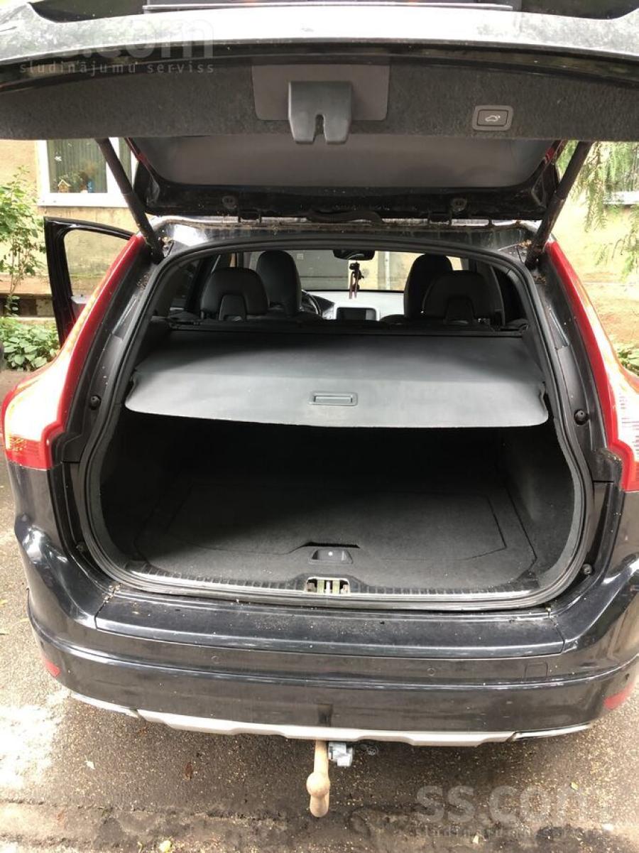 Black Volvo XC60 2014 in Riga, with an engine capacity of 2.00 L and mileage of 213 thousand km for 9600 €, photo 12 on AUTOMOTO.COM.LV