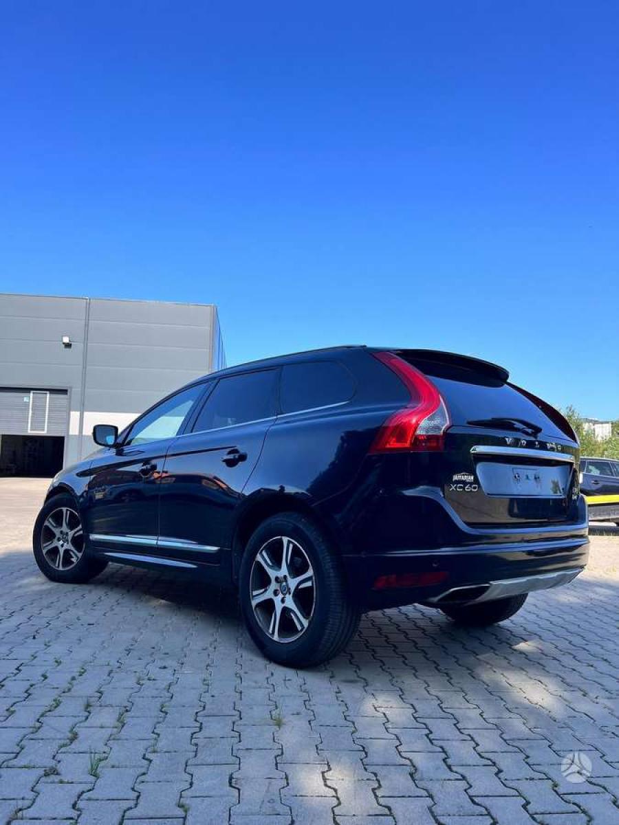 Melns Volvo XC60 2014 Klaipėda, ar dzinēja tilpumu 3.00 L un nobraukumu 355 tūkst. km par 5900 €, foto 3 vietnē AUTOMOTO.COM.LV