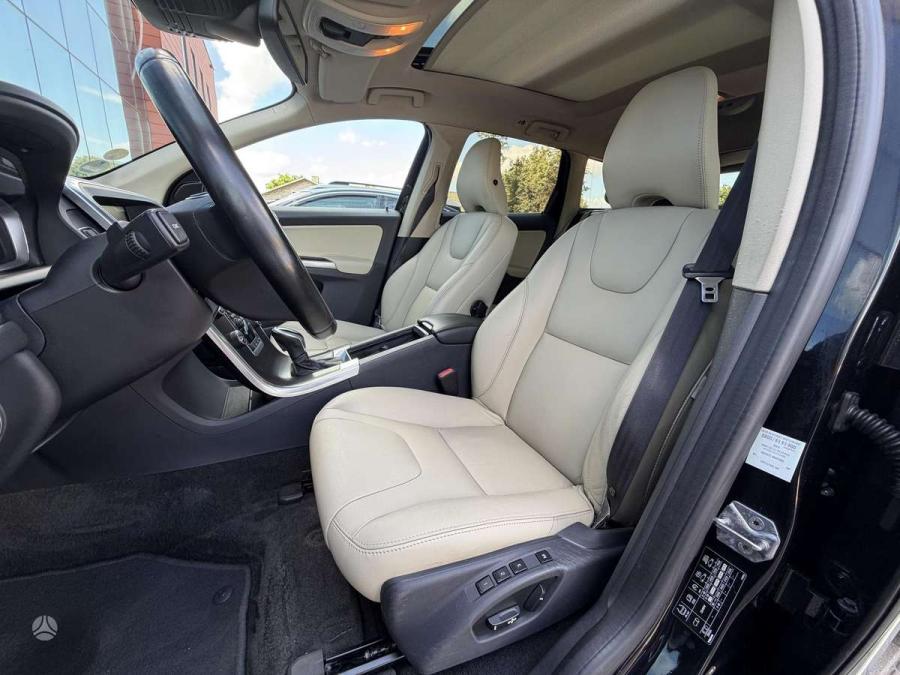 Melns Volvo XC60 2014 Utena, ar dzinēja tilpumu 2.40 L un nobraukumu 278 tūkst. km par 13750 €, foto 13 vietnē AUTOMOTO.COM.LV