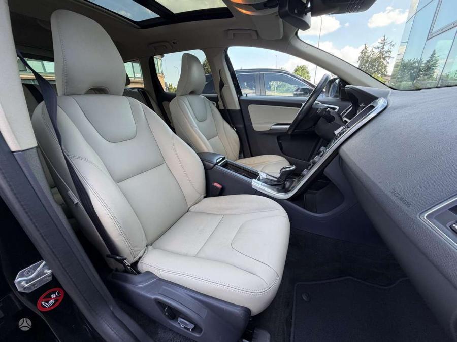 Melns Volvo XC60 2014 Utena, ar dzinēja tilpumu 2.40 L un nobraukumu 278 tūkst. km par 13750 €, foto 16 vietnē AUTOMOTO.COM.LV