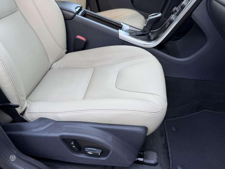 Melns Volvo XC60 2014 Utena, ar dzinēja tilpumu 2.40 L un nobraukumu 278 tūkst. km par 13750 €, foto 17 vietnē AUTOMOTO.COM.LV