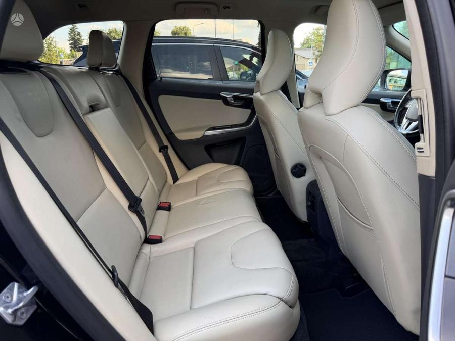 Melns Volvo XC60 2014 Utena, ar dzinēja tilpumu 2.40 L un nobraukumu 278 tūkst. km par 13750 €, foto 20 vietnē AUTOMOTO.COM.LV