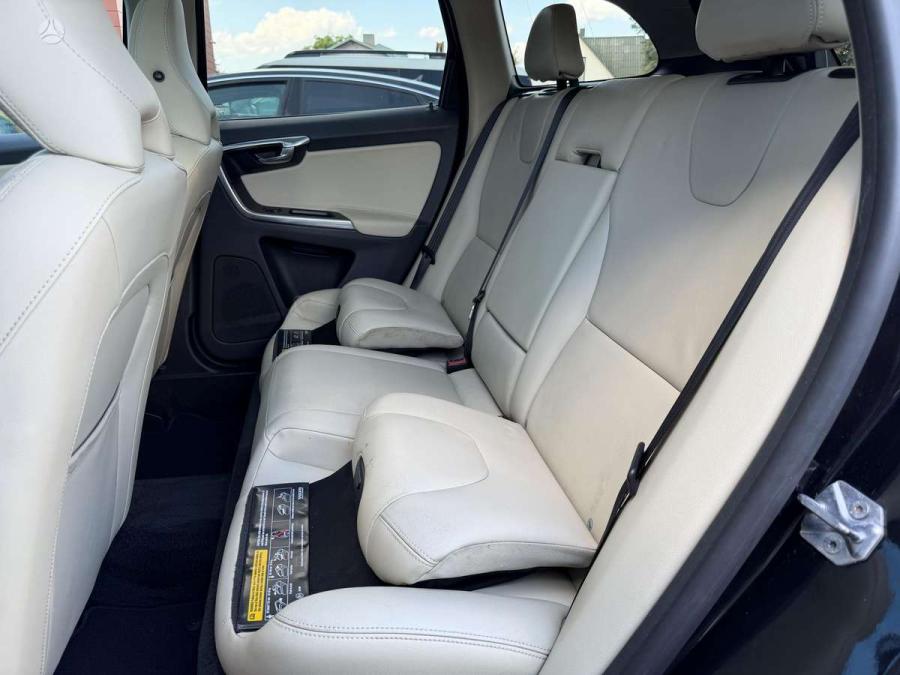 Melns Volvo XC60 2014 Utena, ar dzinēja tilpumu 2.40 L un nobraukumu 278 tūkst. km par 13750 €, foto 22 vietnē AUTOMOTO.COM.LV