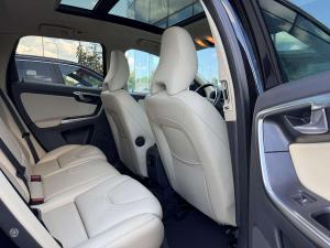Melns Volvo XC60 2014 Utena, ar dzinēja tilpumu 2.40 L un nobraukumu 278 tūkst. km par 13750 €, foto 24 vietnē AUTOMOTO.COM.LV